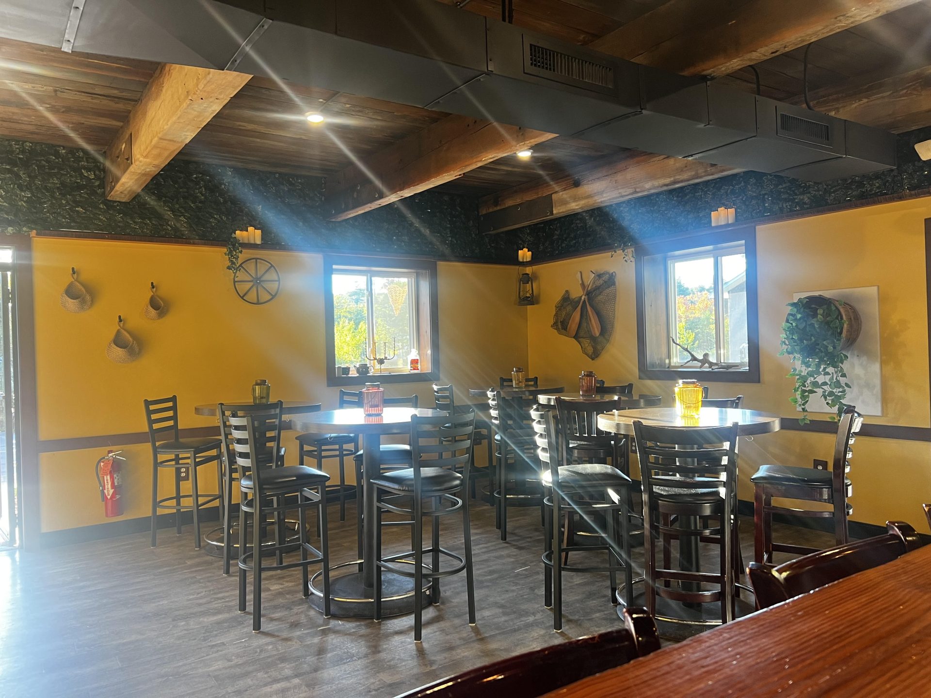 Sunstone Brewing Company – Taproom Seating – Sunstone Brewing Company